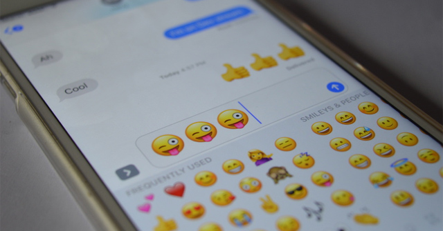 How to display 50 emoji is often used on iPhone